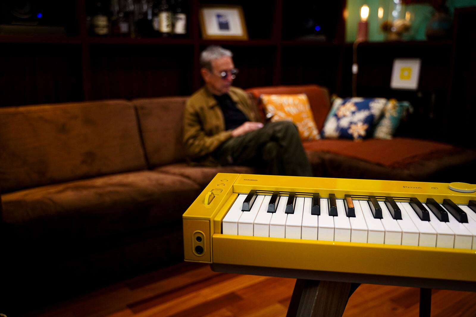 Alain Chamfort en tant que voix pour le magazine Privia