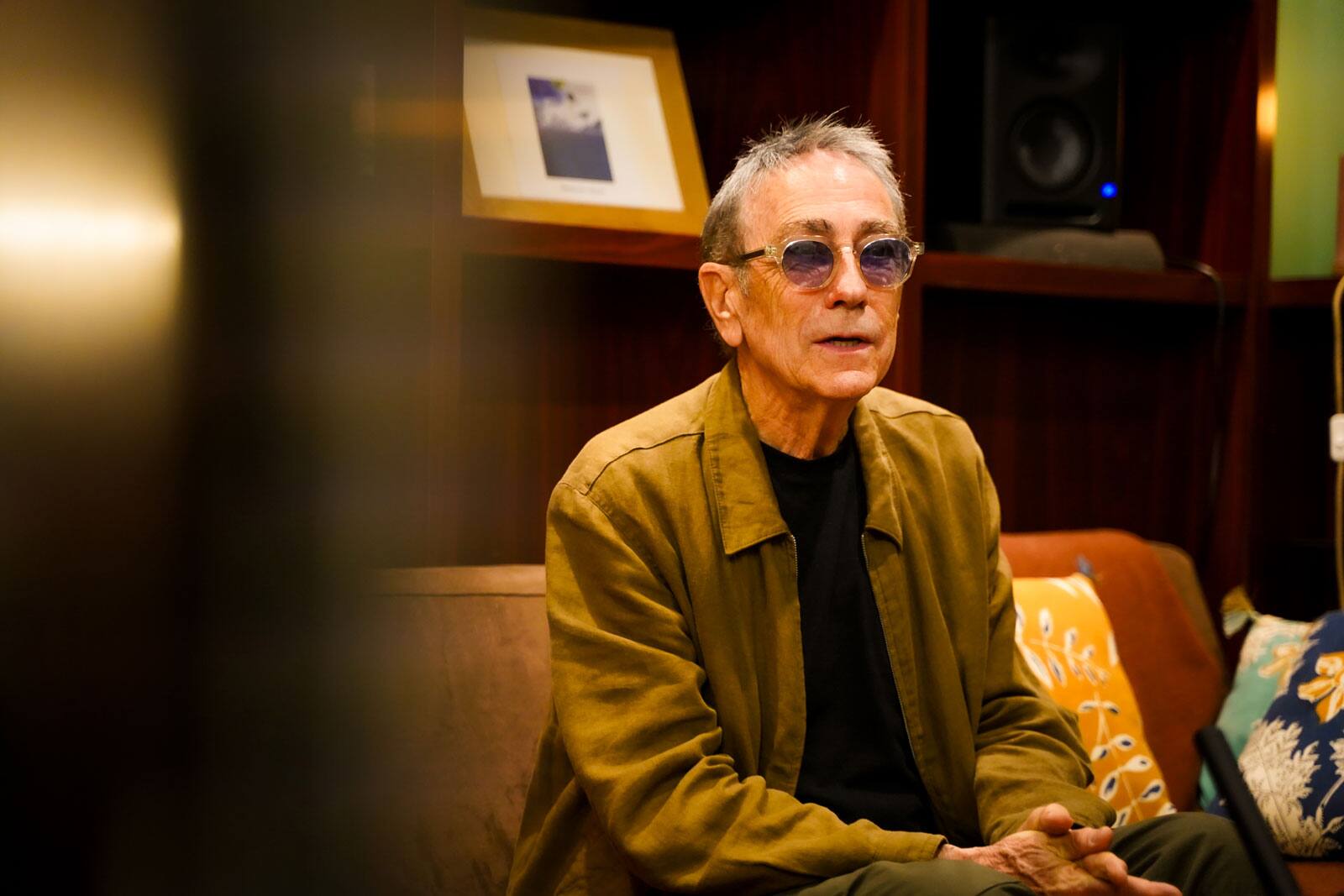 Alain Chamfort en tant que voix pour le magazine Privia