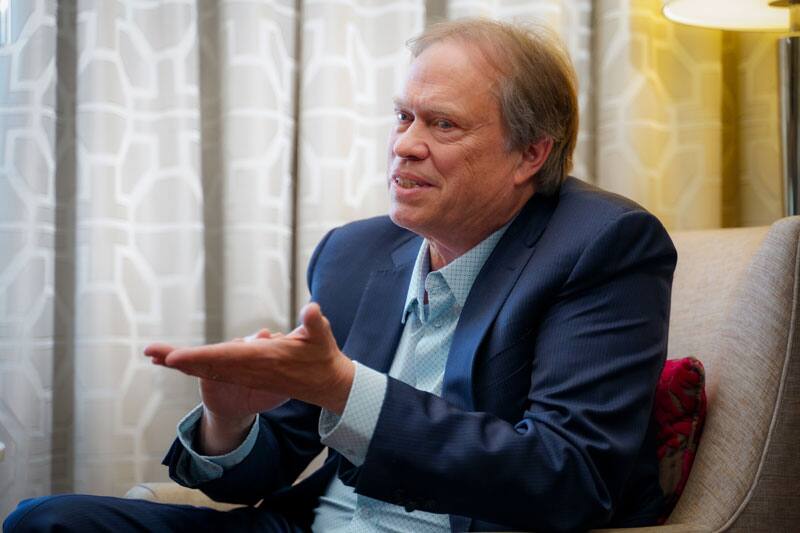 Randall Faber prête sa voix au magazine Privia