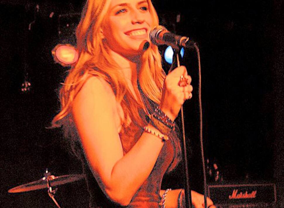 Victoria Herrmann | CASIO